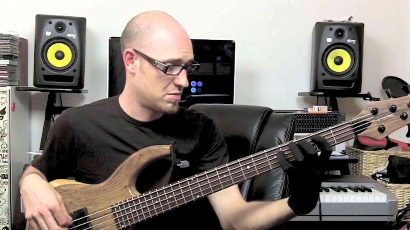 Walking Bass Lines over Static Minor Chords (L#27) | Scotts Bass Lessons